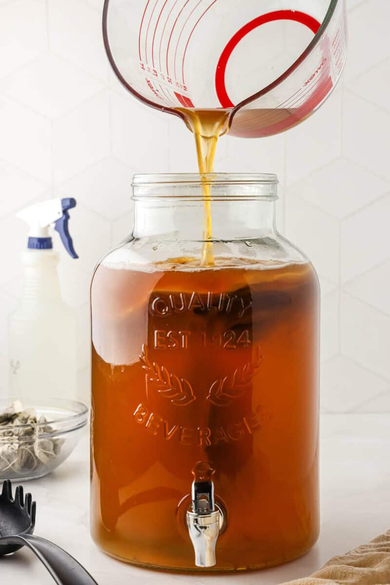 Green Tea Kombucha: Light and Refreshing