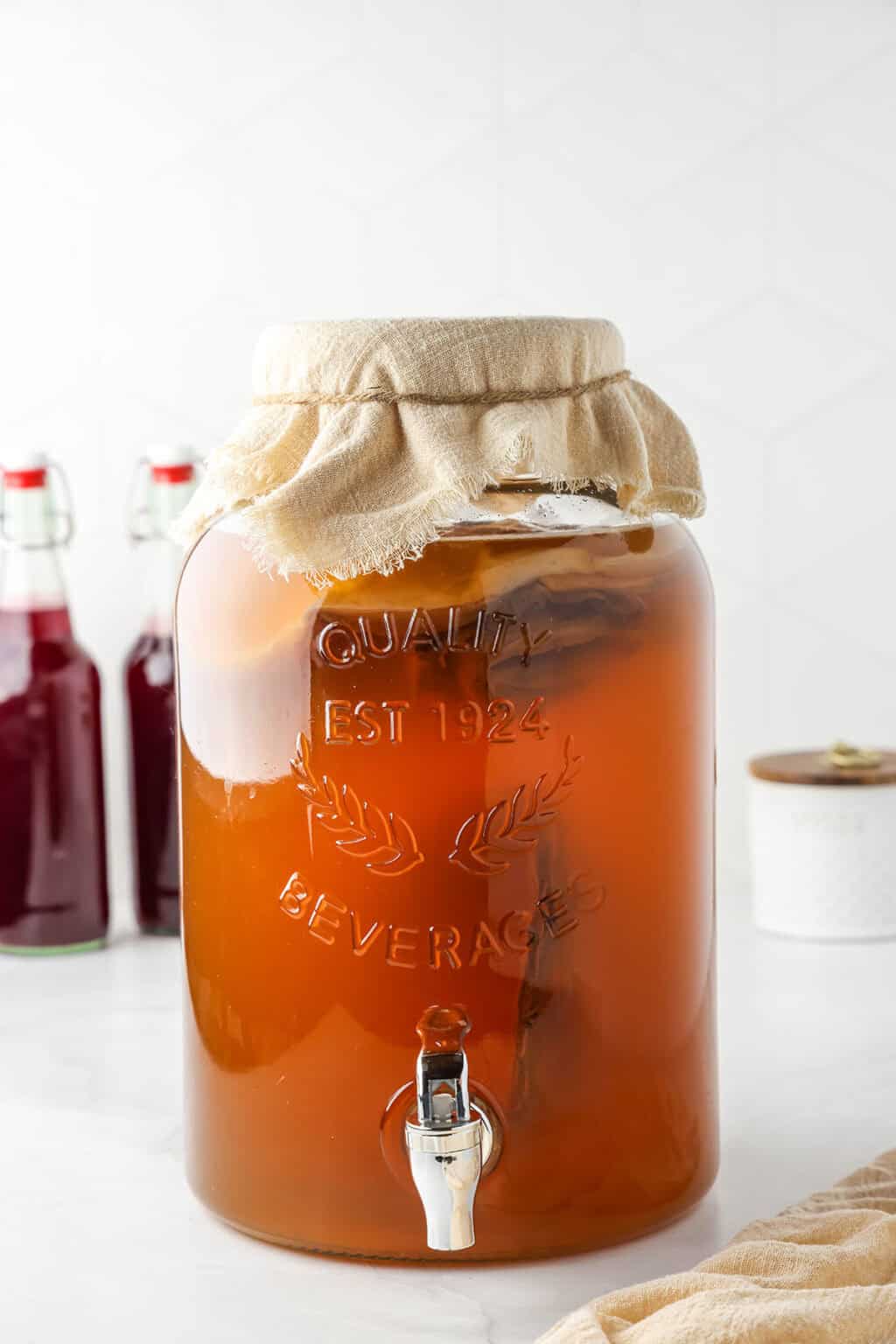 Green Tea Kombucha: Light and Refreshing