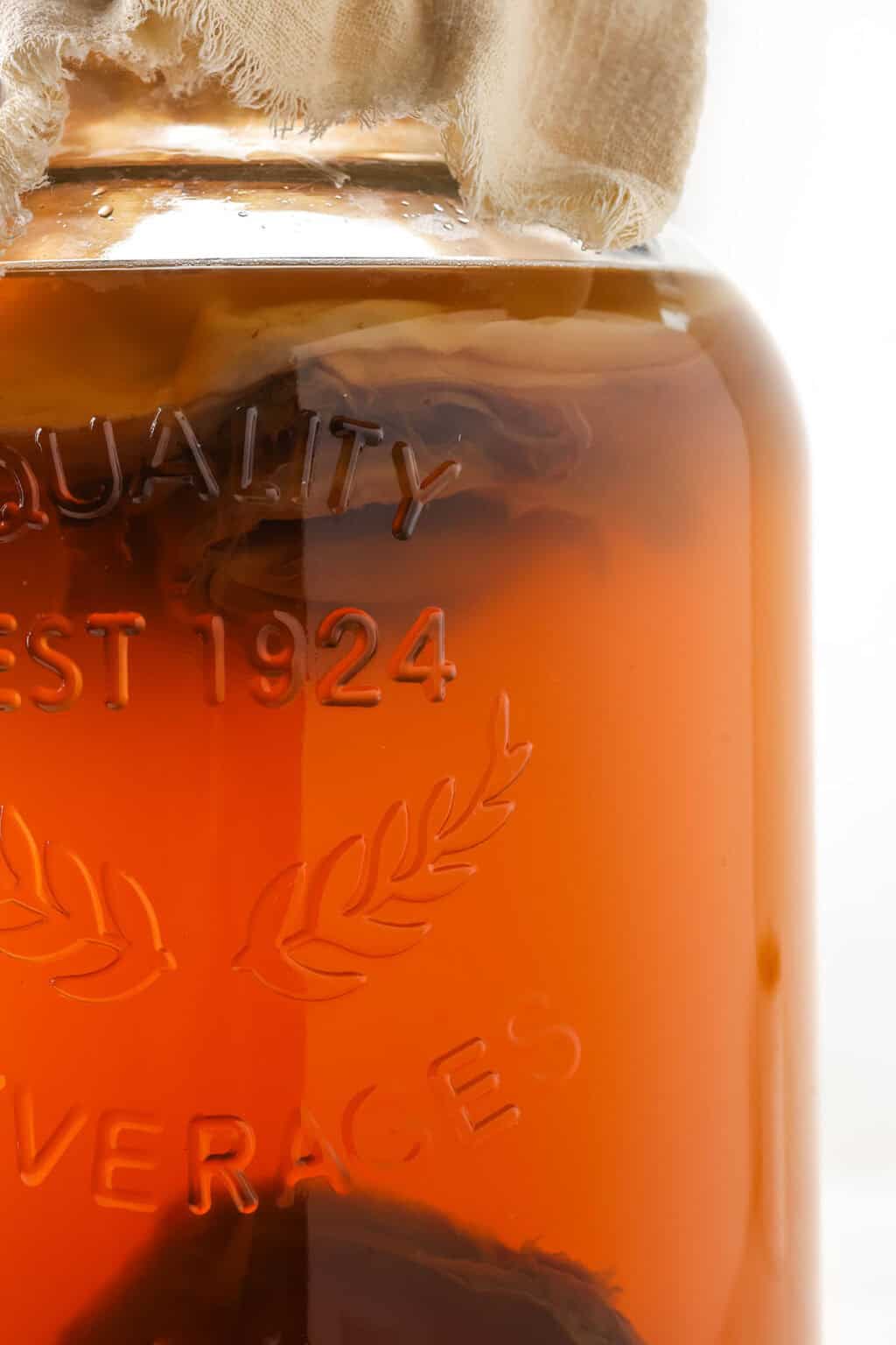 Green Tea Kombucha: Light and Refreshing