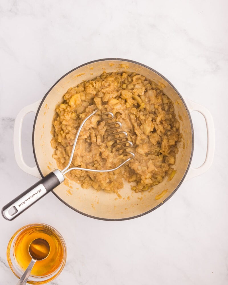 Chunky Applesauce with Spices: Canning Recipe