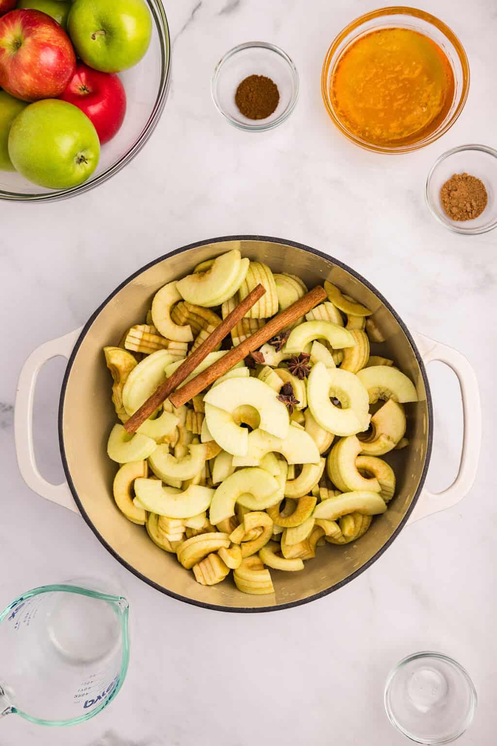 Chunky Applesauce with Spices: Canning Recipe