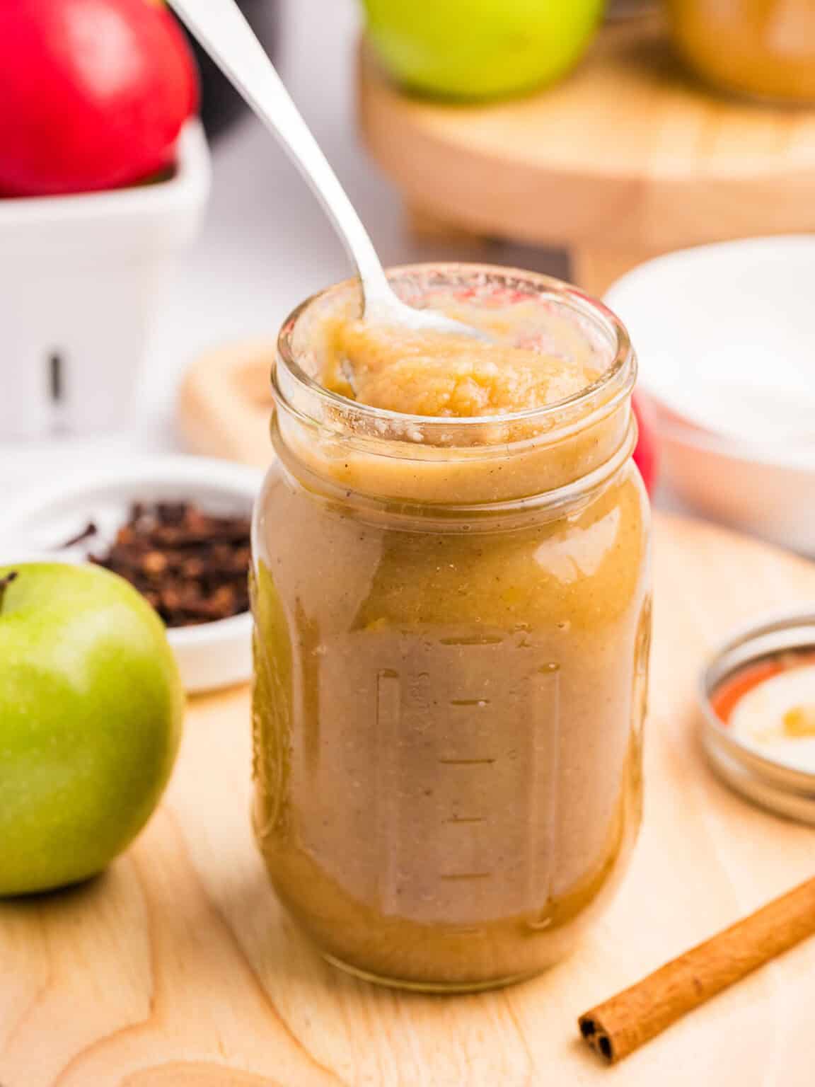 Chunky Applesauce with Spices: Canning Recipe
