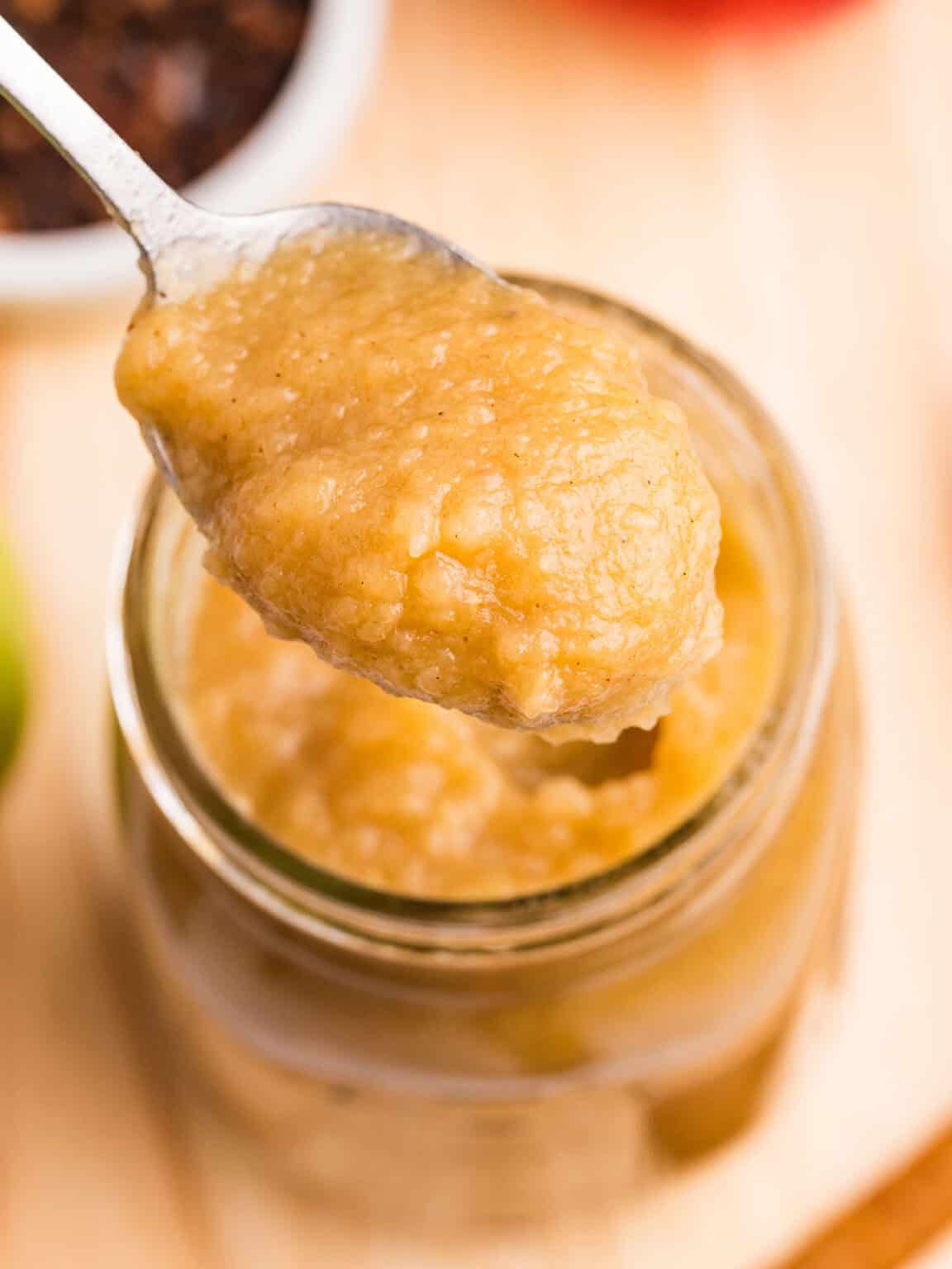 Chunky Applesauce with Spices: Canning Recipe